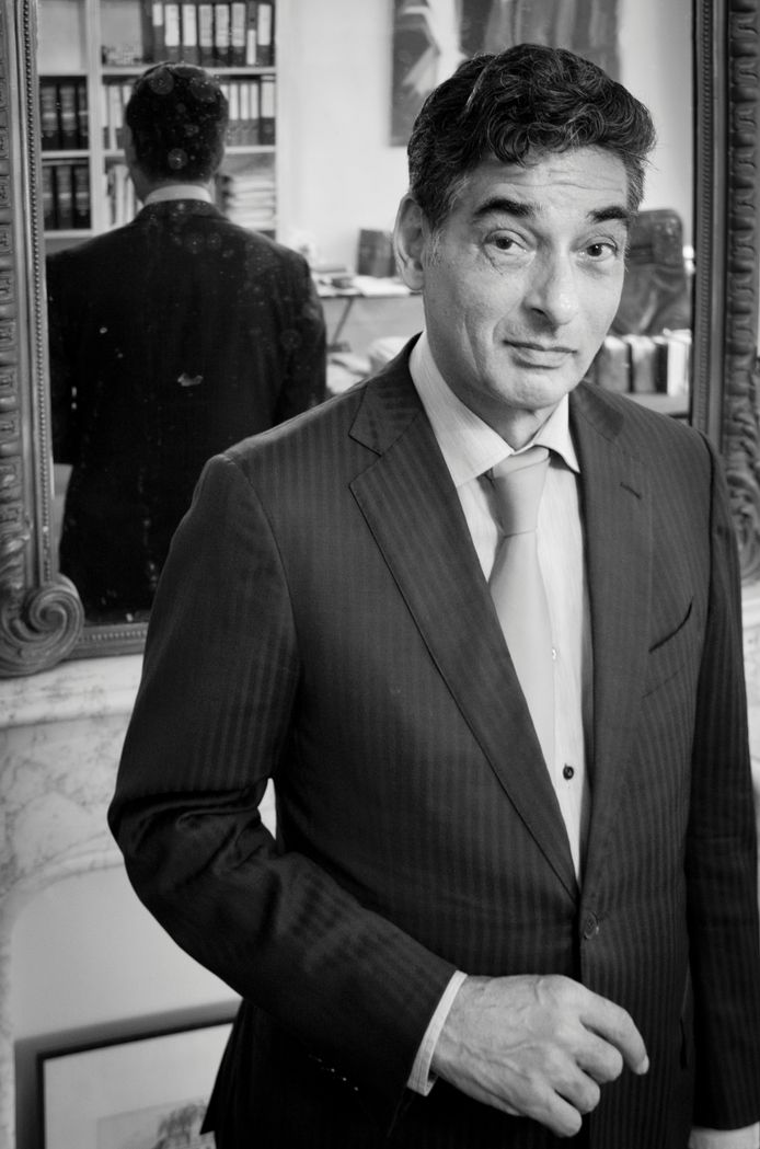 Advocaat Gerard Spong signeert bij Van de Moosdijk in Nuenen | Nuenen ...