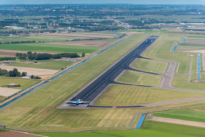 Polderbaan bij Schiphol week buiten gebruik voor onderhoud | Binnenland ...