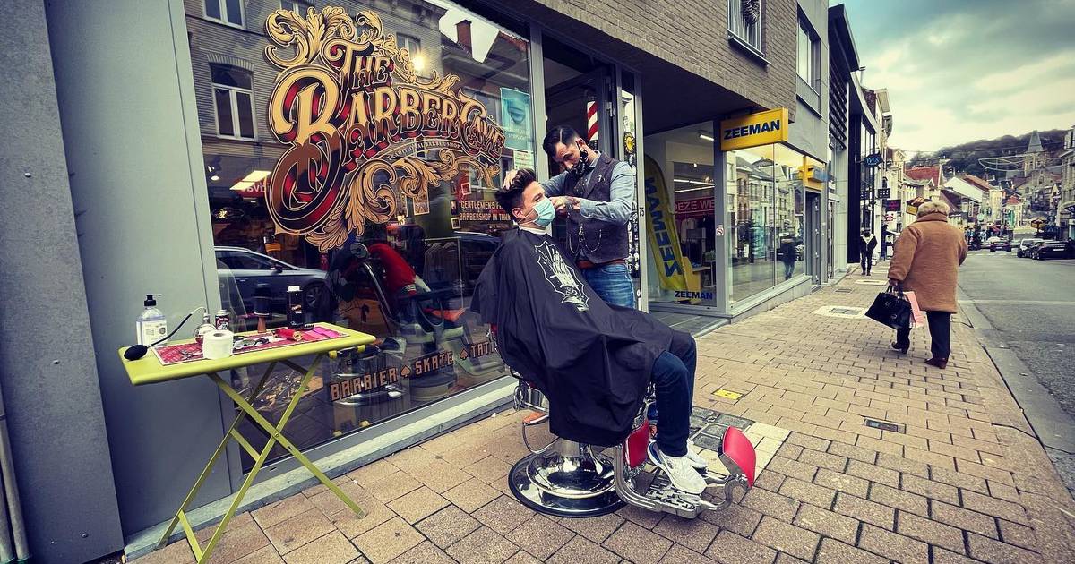 Boze kapper knipt haar op de stoep: “Niet opgezet met sluiting ...