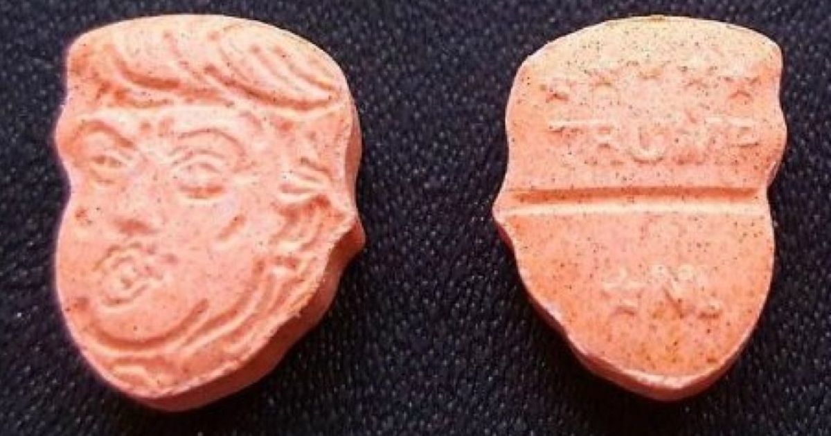 5.000 'Trump-xtc-pillen' in beslag genomen | De Krant | HLN