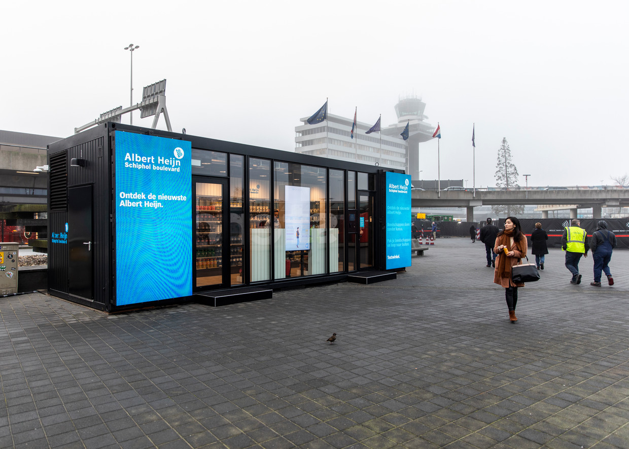 Albert Heijn opent eerste robotsupermarkt op Schiphol | Het Parool