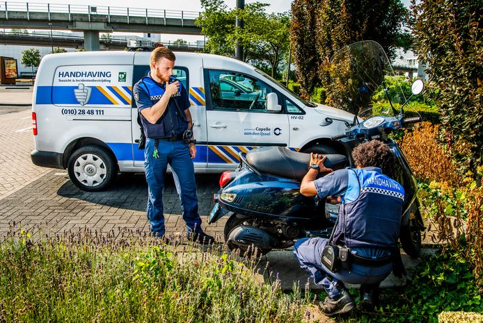 Handhavers hebben handen vol aan alcoholcontroles in hitte | Rotterdam ...