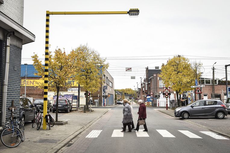 Extra verlichting voor zebrapad aan station | Lebbeke | Regio | HLN