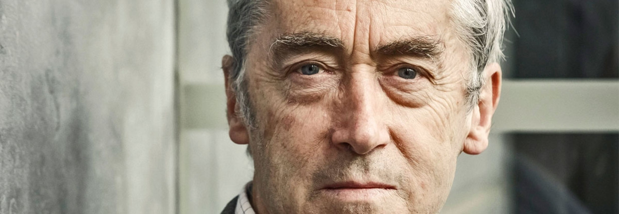 Professor Paul De Grauwe: 'De mythe van de luie Griek! De Griek werkt ...