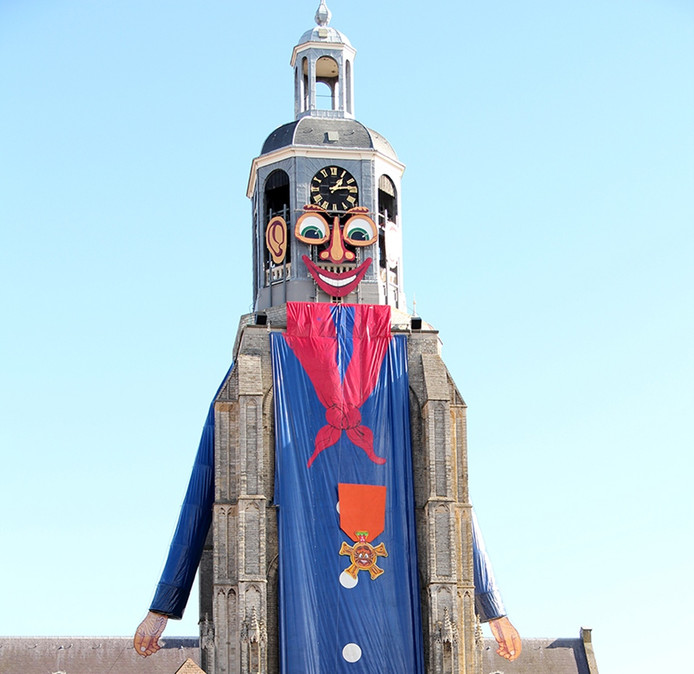 Peperbus weer aangekleed voor koninklijk bezoek, Bergen op Zoom klaar ...