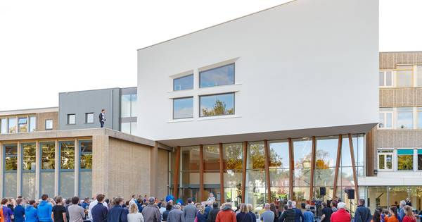 Zien en gezien worden op het verbouwde Carolus Clusius College - Oozo.nl