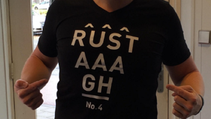 'Rustaaagh'-shirt te koop bij broertje van ADO-speler | Nederlands ...