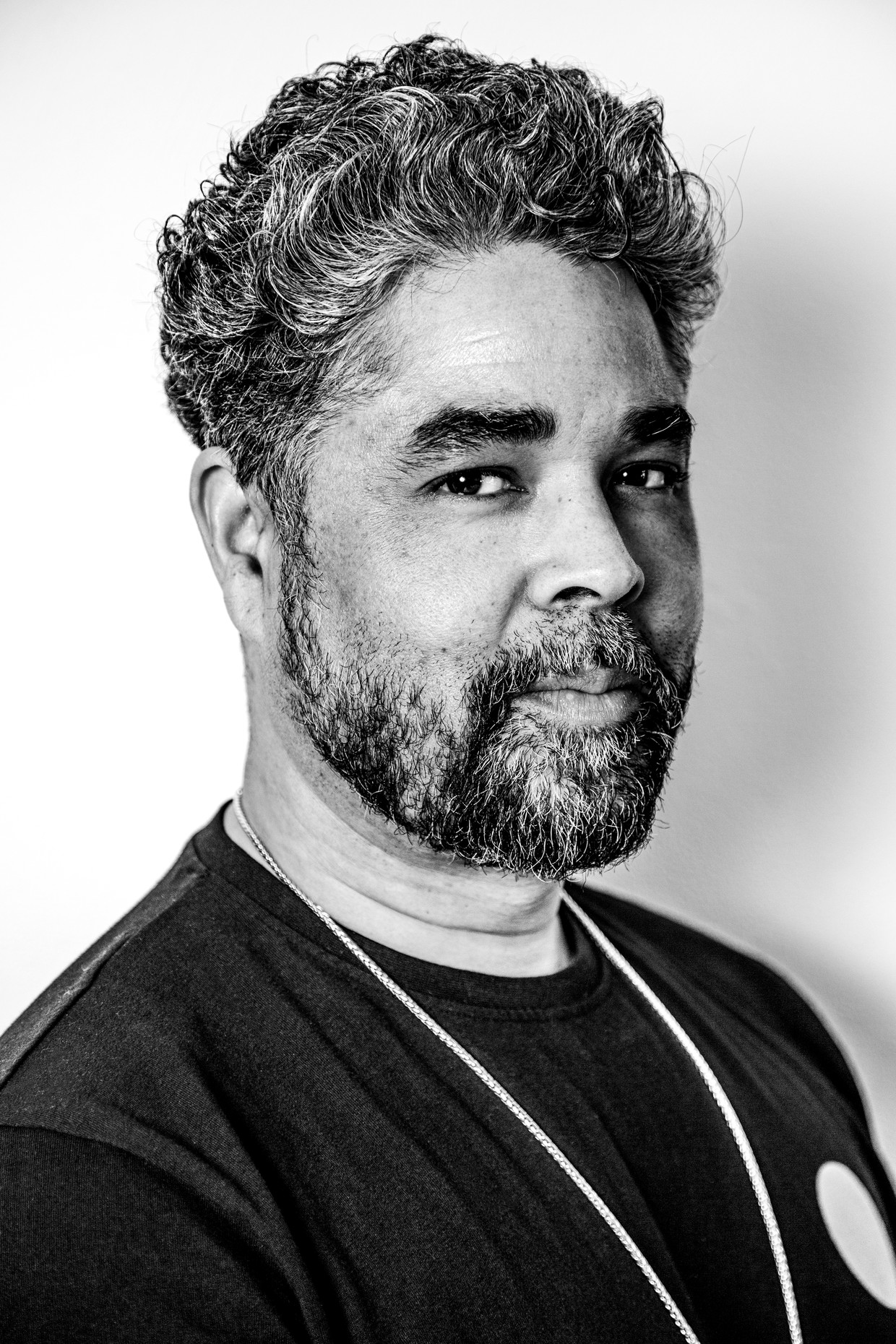 Als kind zocht London Loy veiligheid bij zijn moeder in de keuken. Nu ...