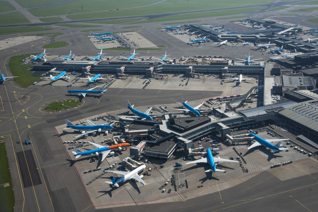 Europa voert de druk op luchtvaartmaatschappijen op | Trouw