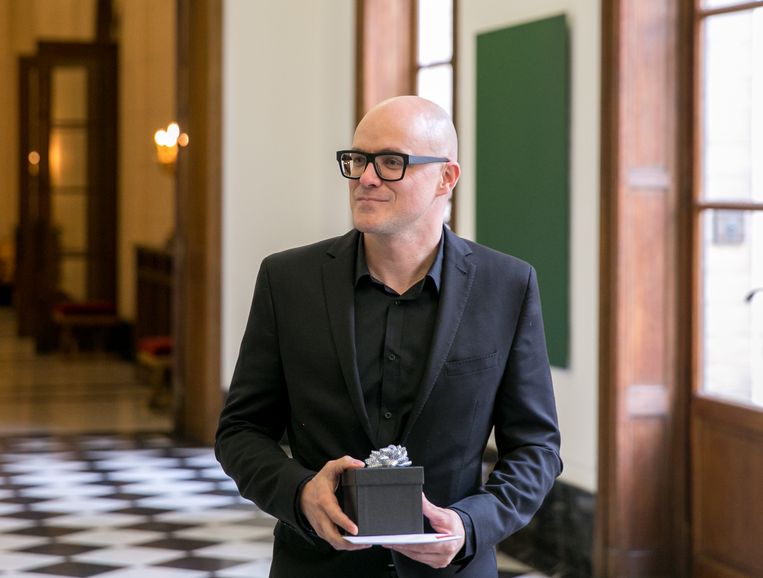 Zo zag je onze koning nog nooit: Filip tapt moppen met Philippe Geubels ...