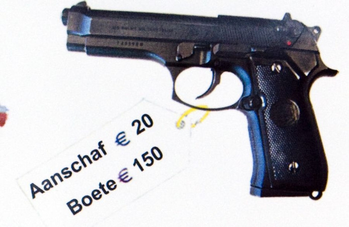 14-jarige aangehouden vanwege bezit balletjespistool | Almelo | tubantia.nl