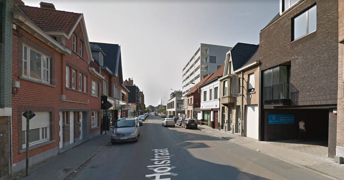 Parkeerverbod in Holstraat uitgebreid | Waregem | hln.be