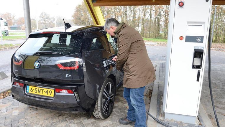 Kan ik mijn auto gewoon aan elk stopcontact hangen? En nog drie vragen ...