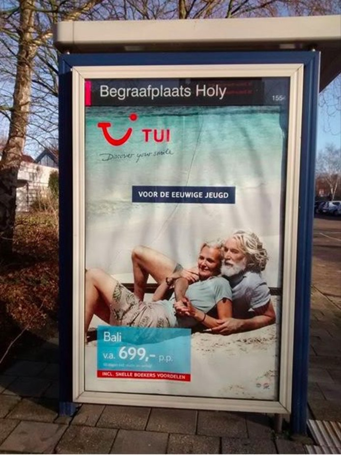 Verbazing over reclameposter over 'eeuwige jeugd' bij begraafplaats ...
