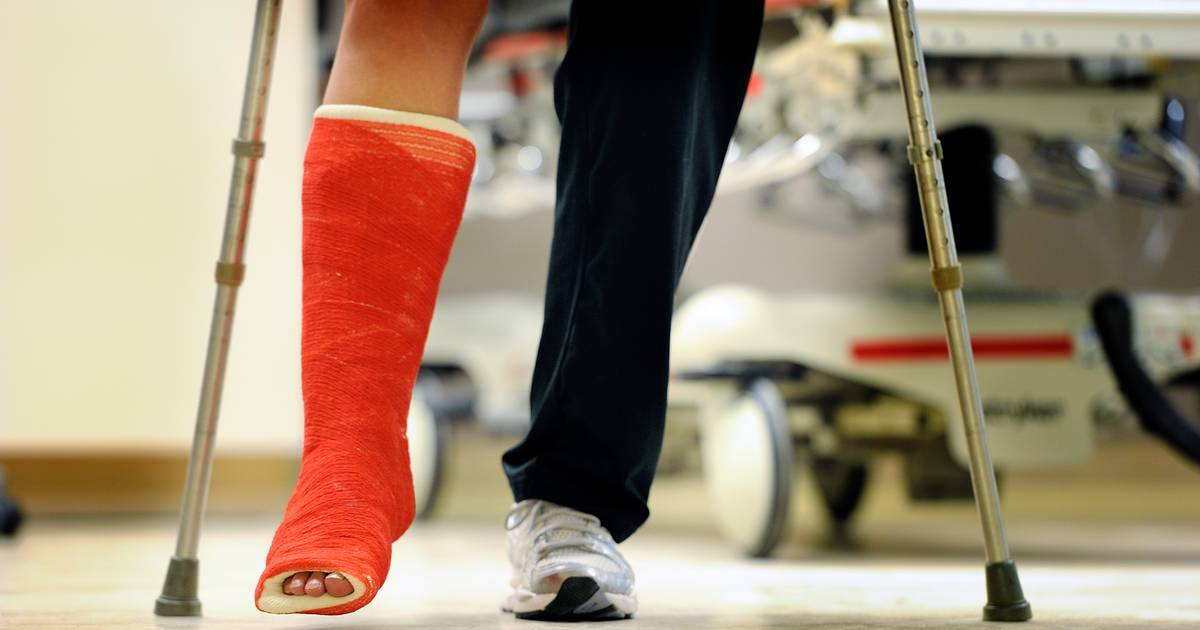 Dief breekt been bij inbraak. Nu in het gips slaat hij opnieuw toe ...