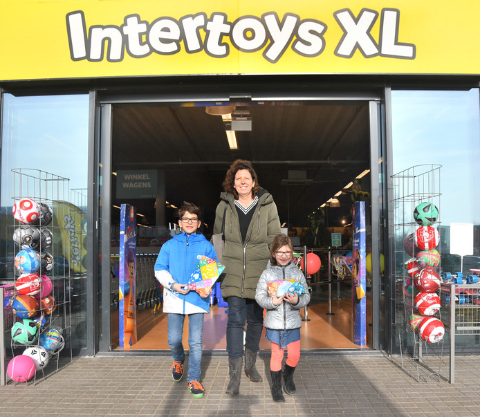 Klanten Middelburgse Intertoys XL: ‘Een echte winkel is toch leuker ...