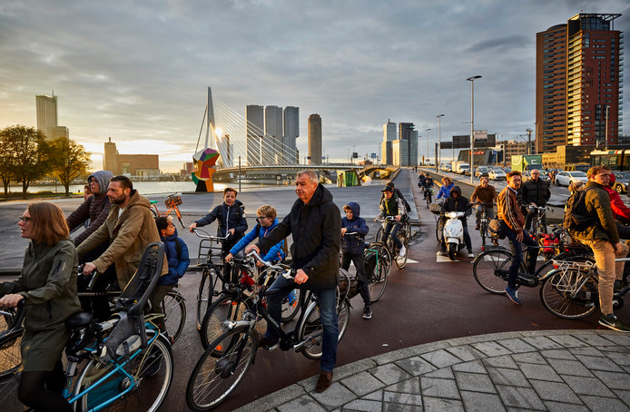 De fiets is in Rotterdam de nieuwe 'heilige koe' | Rotterdam | AD.nl