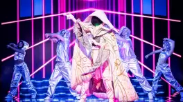 ‘Gimme Gimme Gimme’ de echte naam van Tovenaar! - The Masked Singer