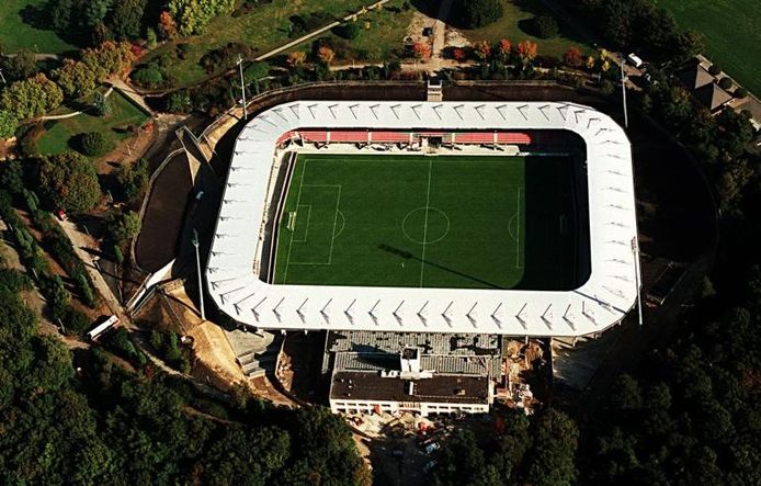 Bospaden rond stadion NEC verlicht | Nijmegen | gelderlander.nl