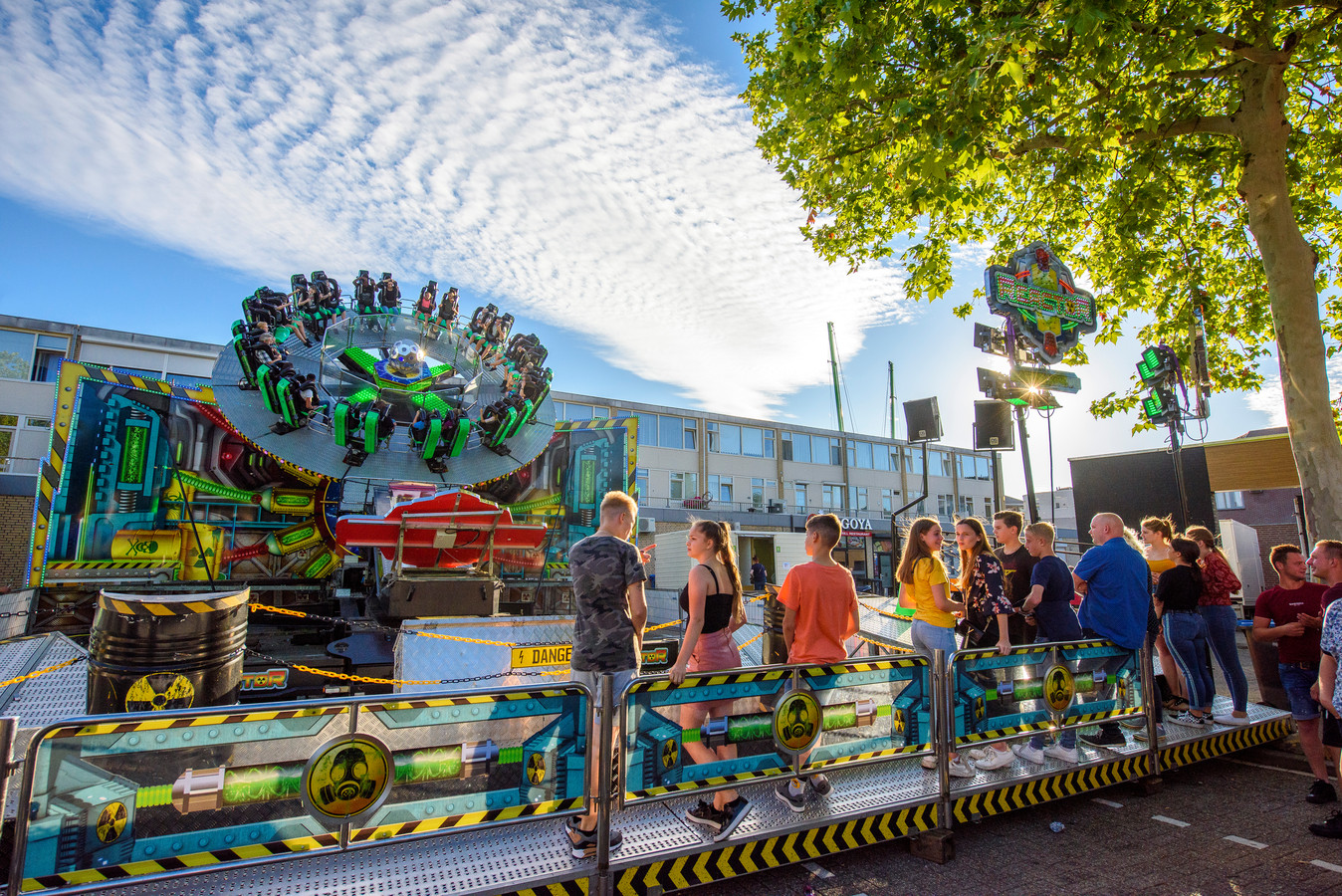 Prikkelarme kermis Best weer drukbezocht | Foto | ed.nl