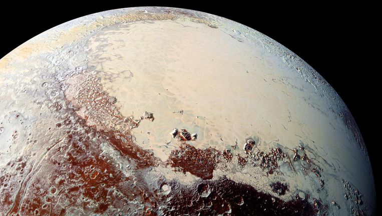 IJsvlakte op Pluto wordt voortdurend ververst | De Volkskrant