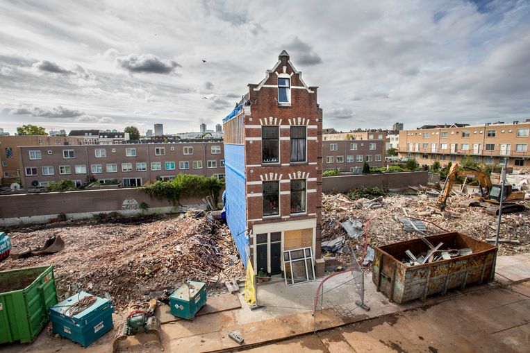 En toen bleef dit rijtjeshuis moederziel alleen achter | De Volkskrant