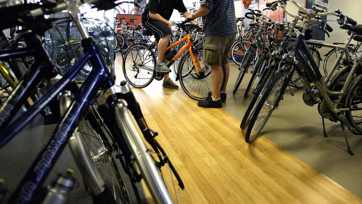 Amsterdamse fietshandel Hans Struijk staat op omvallen | Het Parool