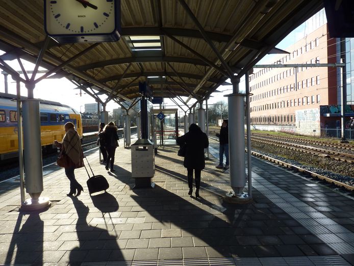 Brandje in locomotief bij station Utrecht Overvecht | Utrecht | AD.nl