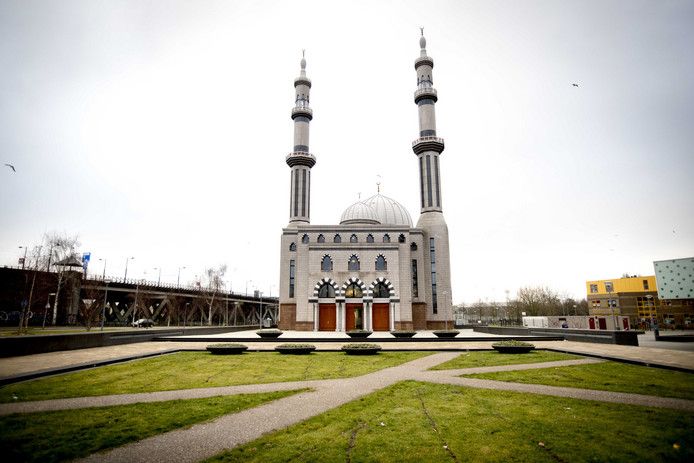 Arabische financierders Essalam Moskee draaien geldkraan volledig dicht ...