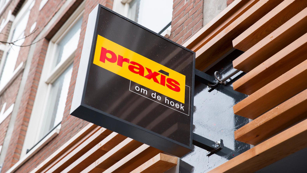 Praxis opent in Amsterdam meer 'stadswinkels' | Het Parool