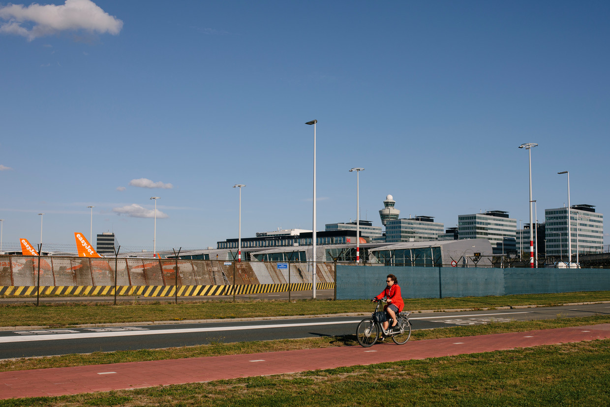 Naar je werk op Schiphol? Pak eens de fiets | Het Parool