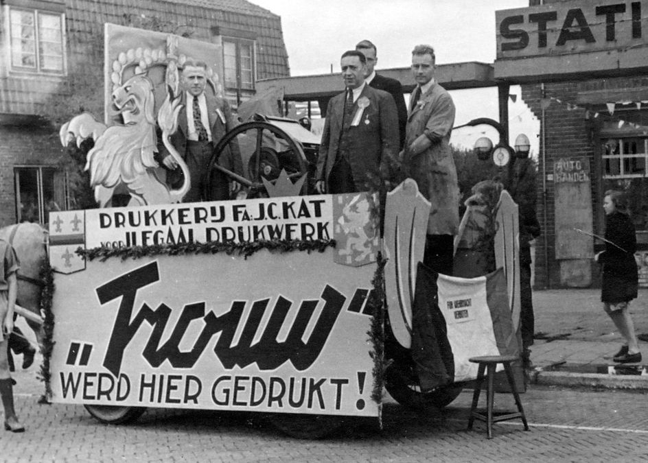 75 jaar Trouw: de krant van de verzuiling omarmde de verzuiling | TROUW