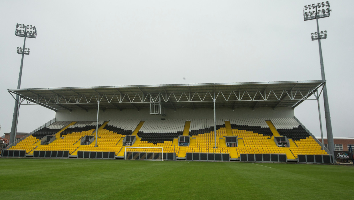 Sporting Lokeren neemt nieuwe tribune in gebruik | De Morgen