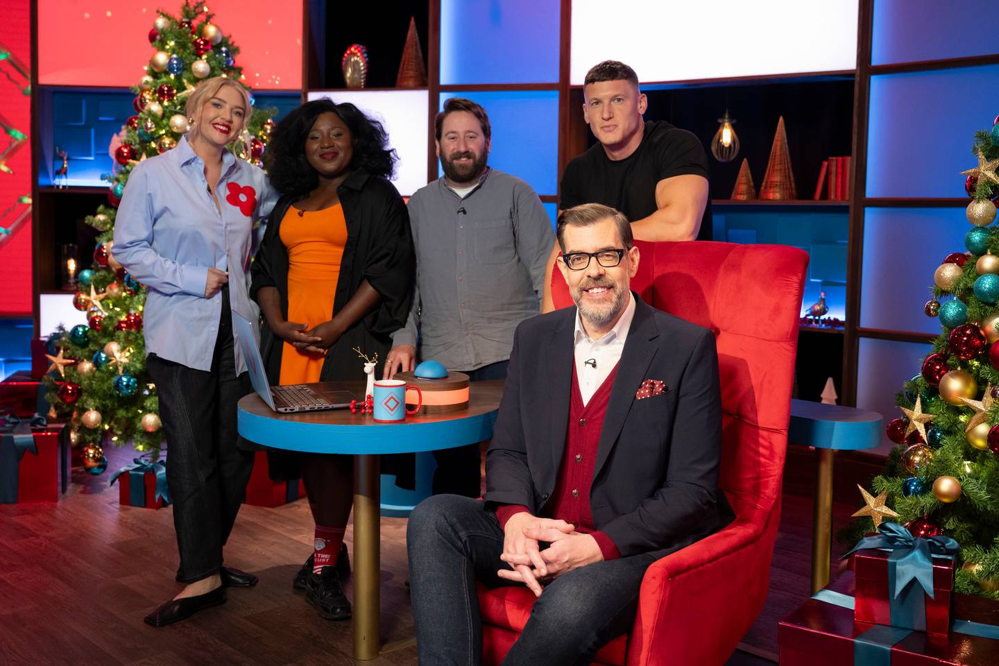 Richard Osman's Festive House of Games - BBC Two - maandag 15 december 2025 - 19:00 - TV-Gids