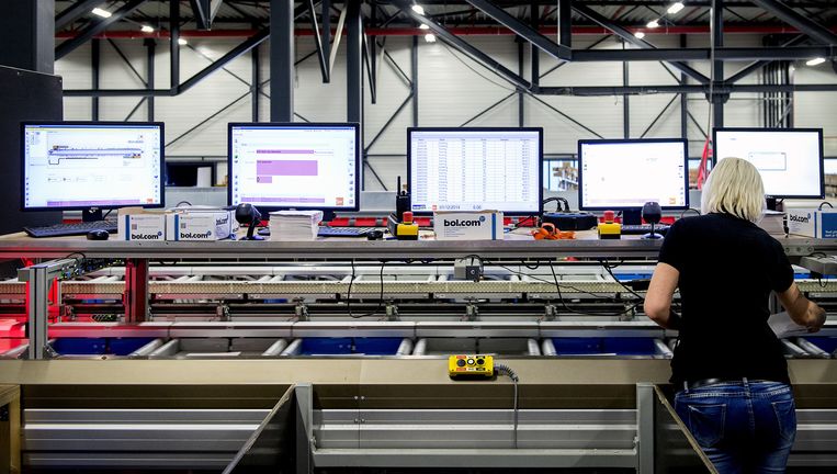 Pakjesbedrijf Docdata verkocht | De Volkskrant